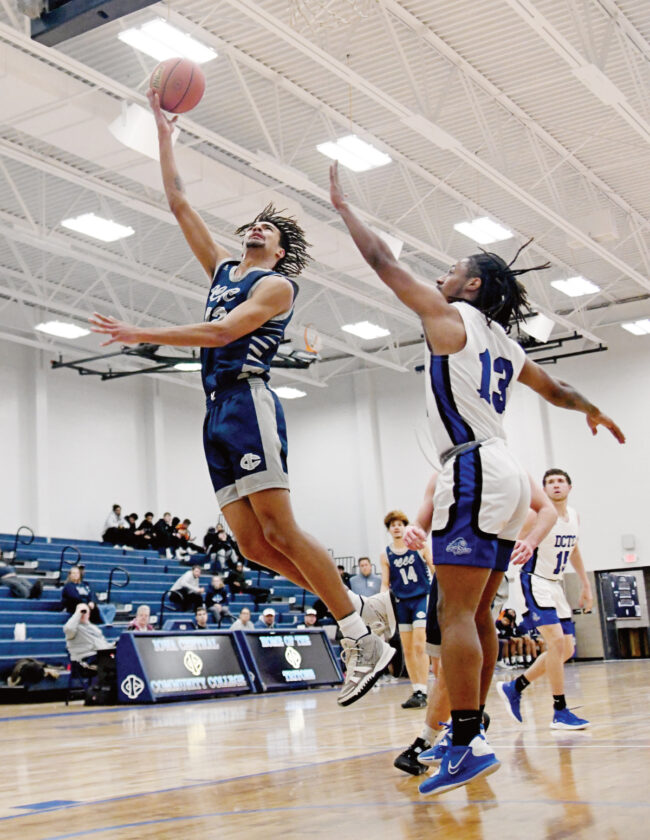 Triton men can’t hang on at home | News, Sports, Jobs - Messenger News